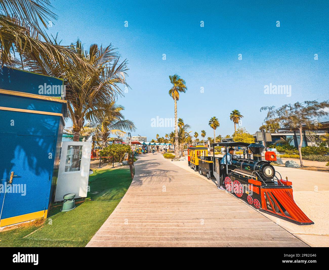 La Mer Beach and beachfront shops La Mer Central in Dubai, United Arab ...