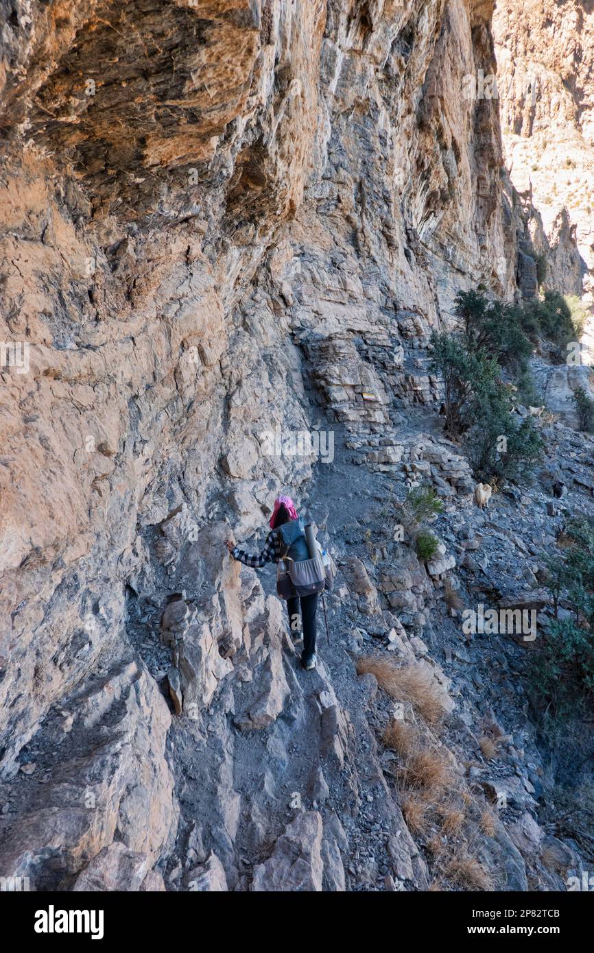 Downclimbing the Hadash-Wakan route in the Western Hajar Mountains ...
