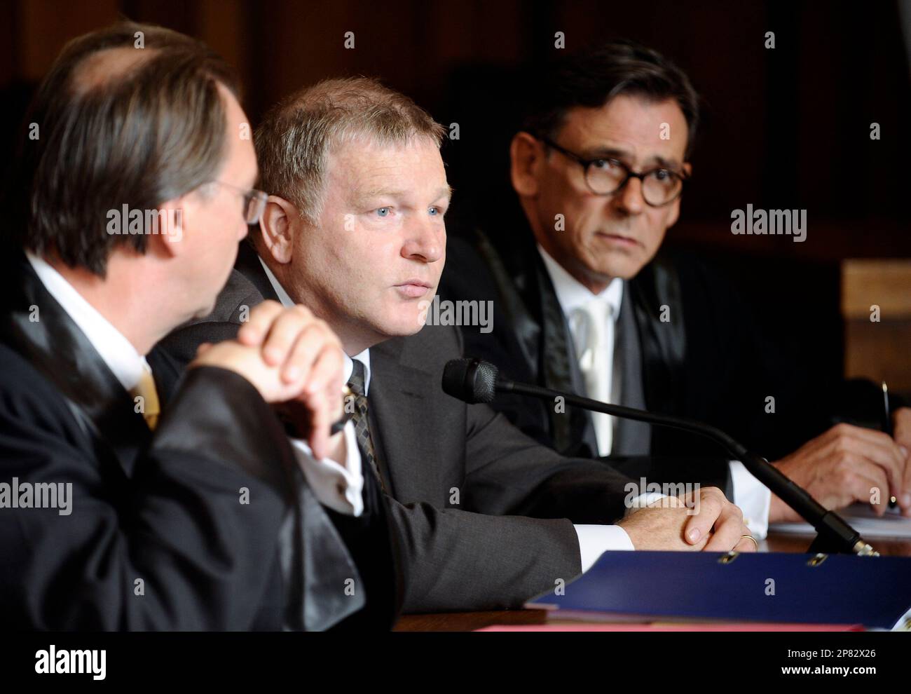 Der Hauptangeklagte Arnold Pier, Mitte, sitzt am Donnerstag, 17. Sept ...