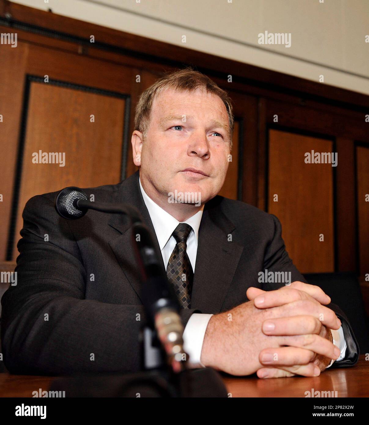 Der Hauptangeklagte Arnold Pier sitzt am Donnerstag, 17. Sept. 2009, im Gerichtssaal des ...