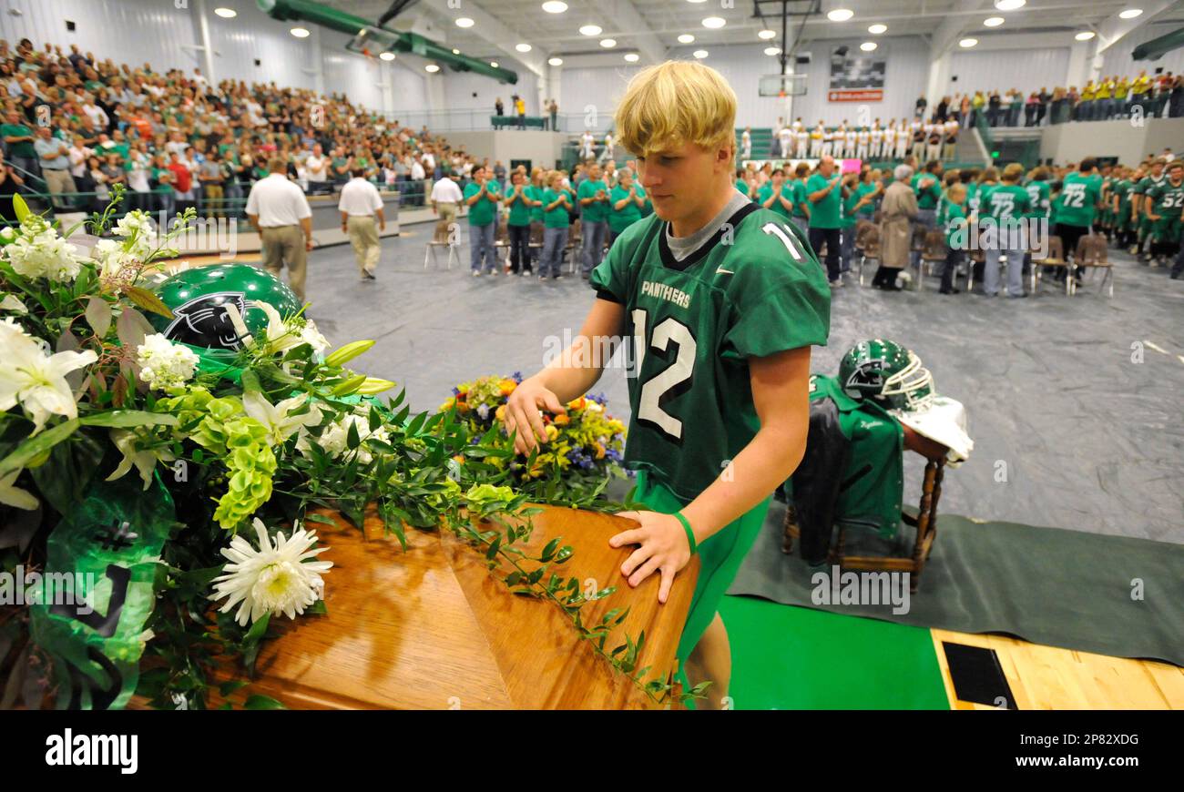 Yellville-Summit, Ark., High School football quarterback Timothy Hoyt ...