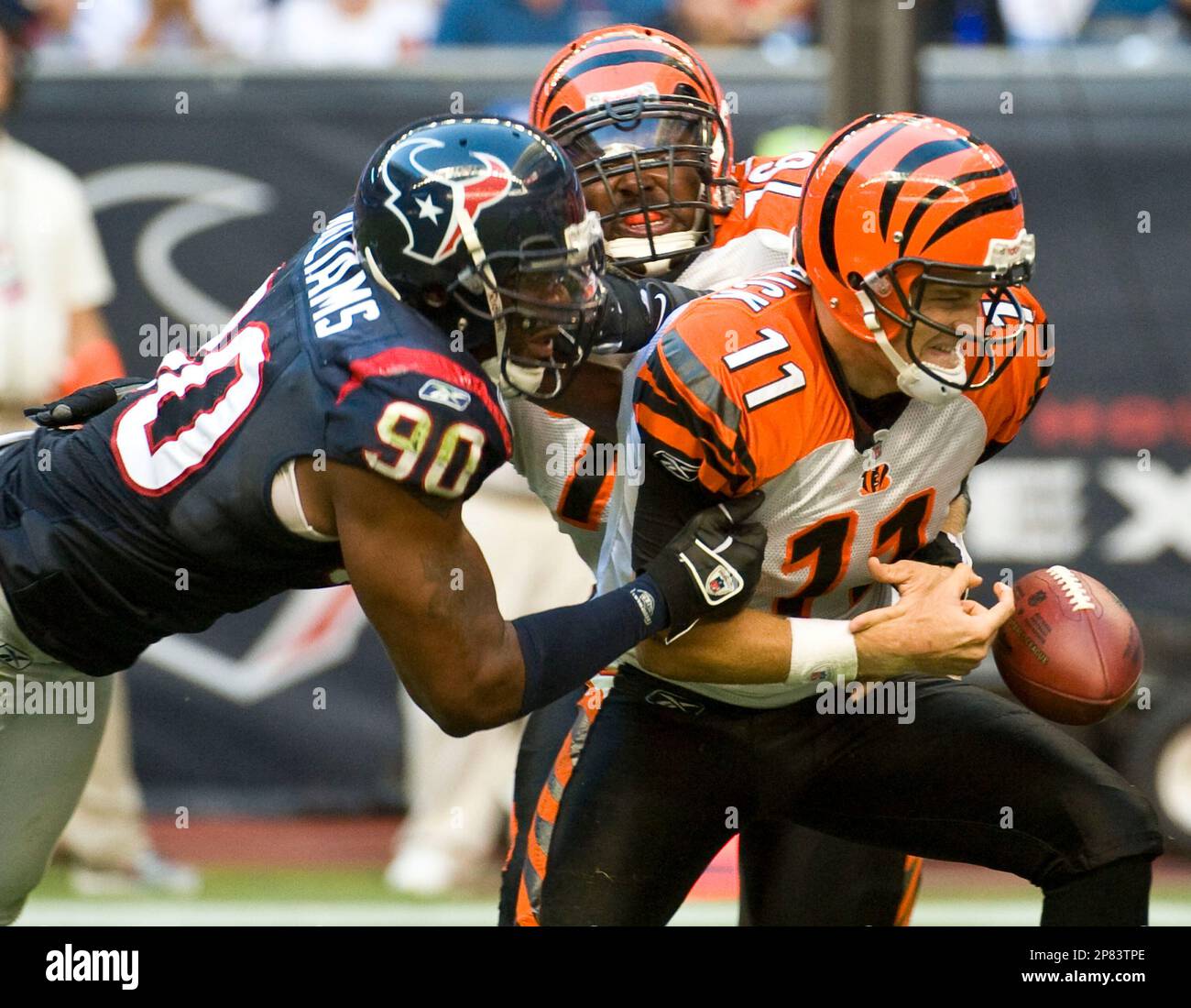 FILE - In this Oct. 26, 2008 file photo, Houston Texans defensive end ...