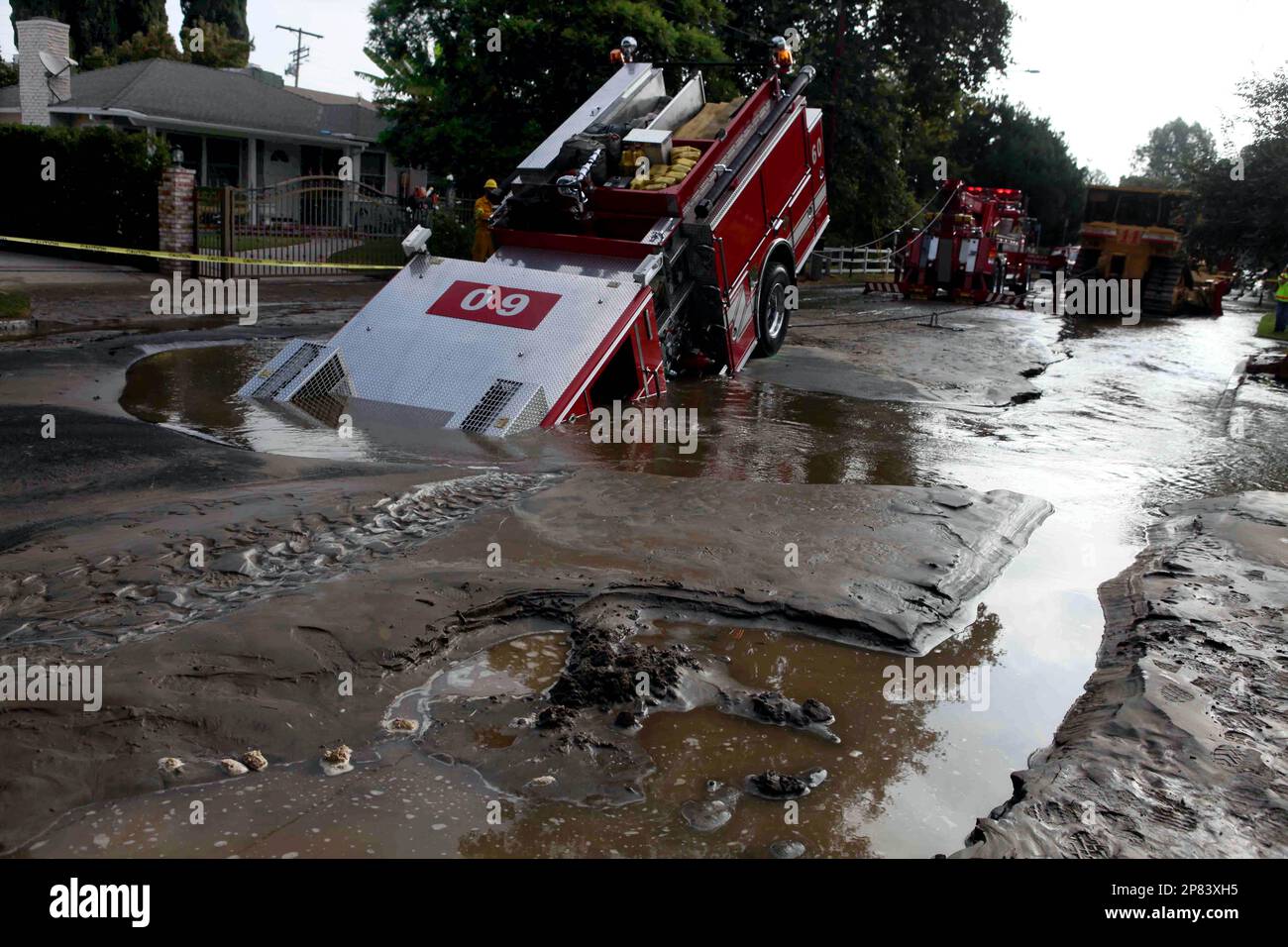 A Los Angeles fire truck is pulled from a sinkhole in the Valley ...