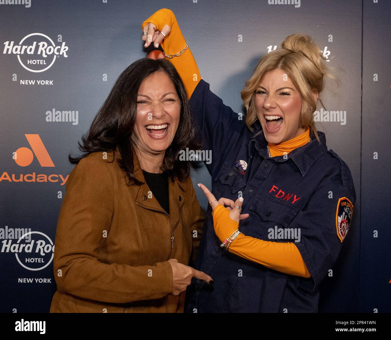 Jill Miskanic and Jax arrive on the red carpet for Audacy’s “Leading ...