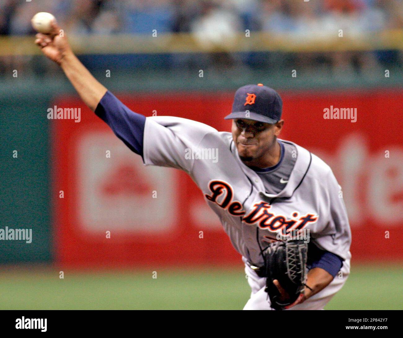 Detroit Tigers starting pitcher Edwin Jackson (36) throws during the ...