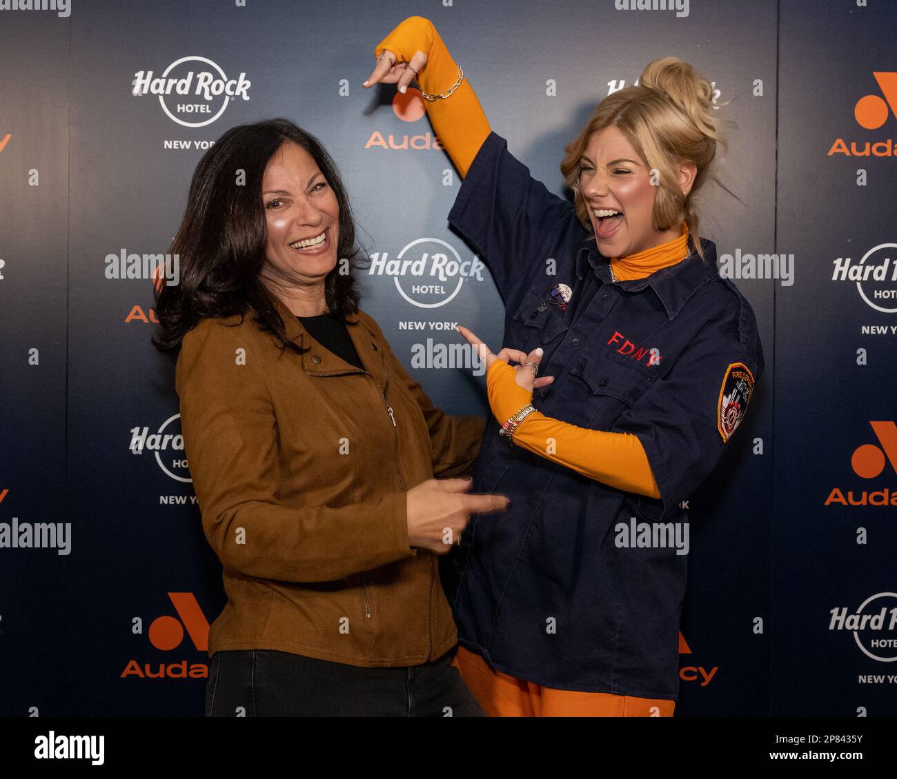 Jill Miskanic and Jax arrive on the red carpet for Audacy’s “Leading ...