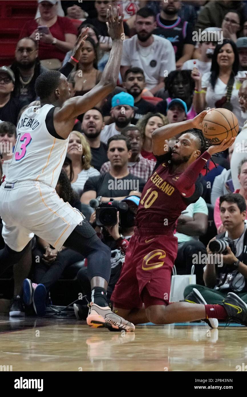 Cleveland Cavaliers guard Darius Garland (10) passes past Miami Heat ...