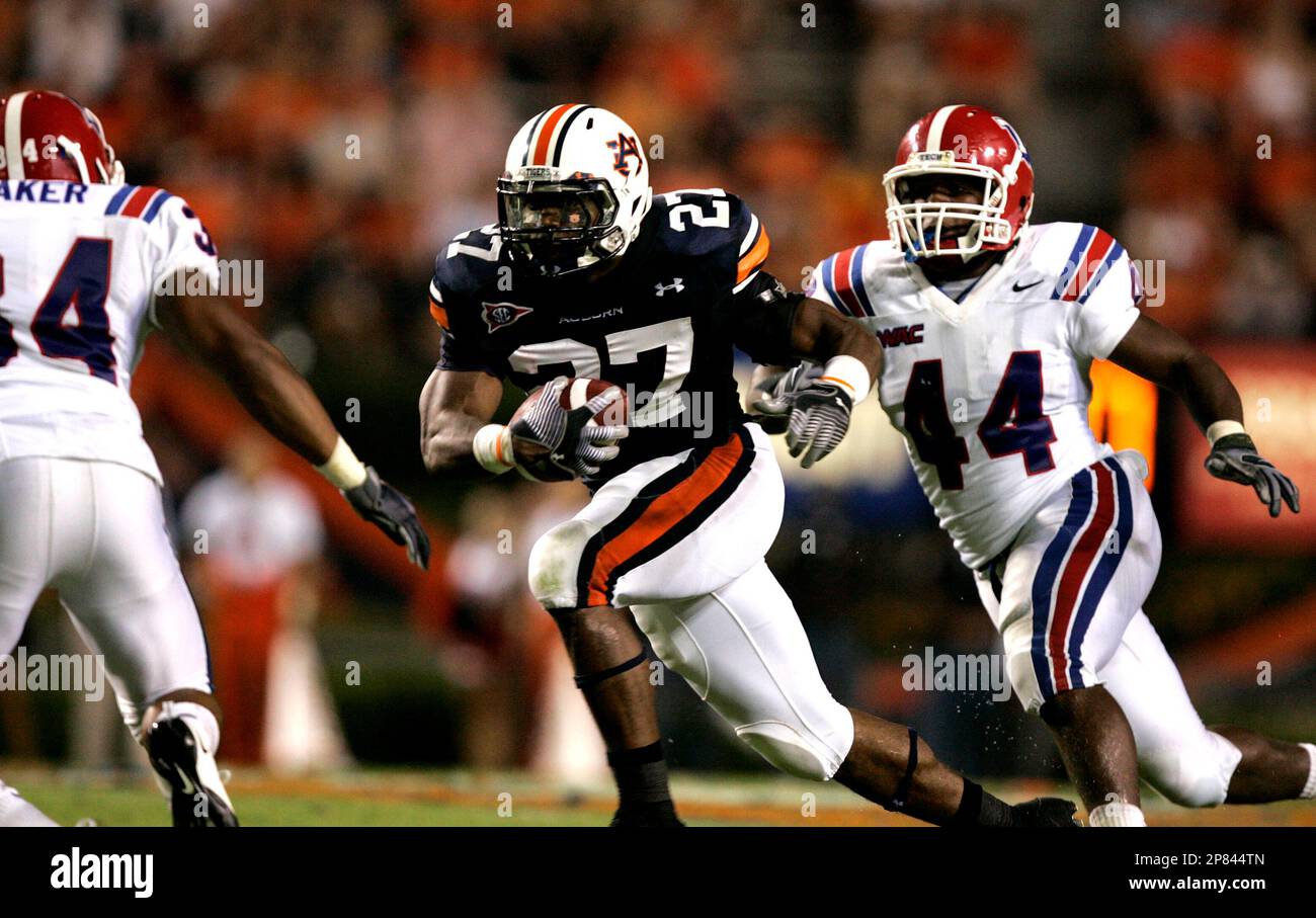 Auburn running back Mario Fannin (27) finds a big hole between Lousiana ...