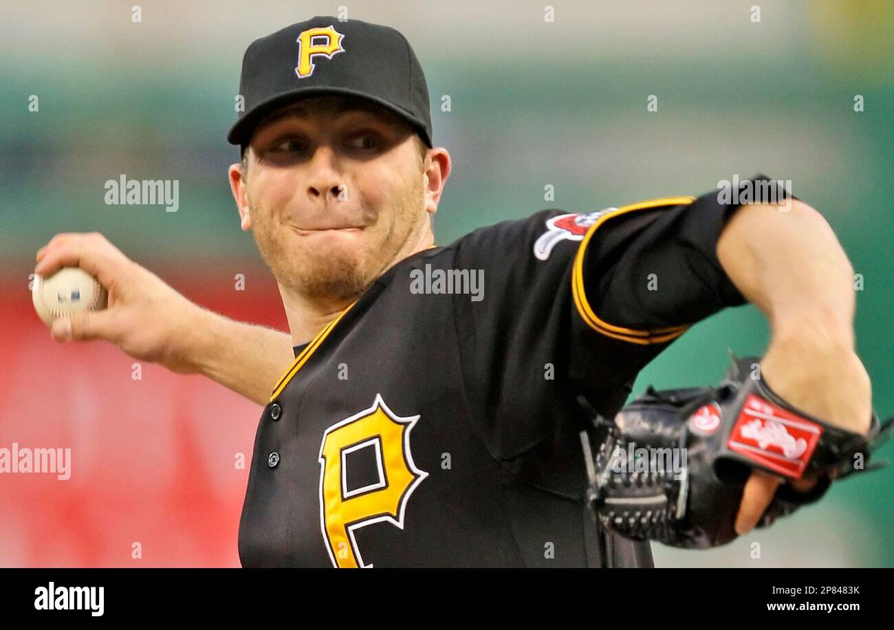 Pittsburgh Pirates pitcher Kevin Hart throws against the St. Louis ...