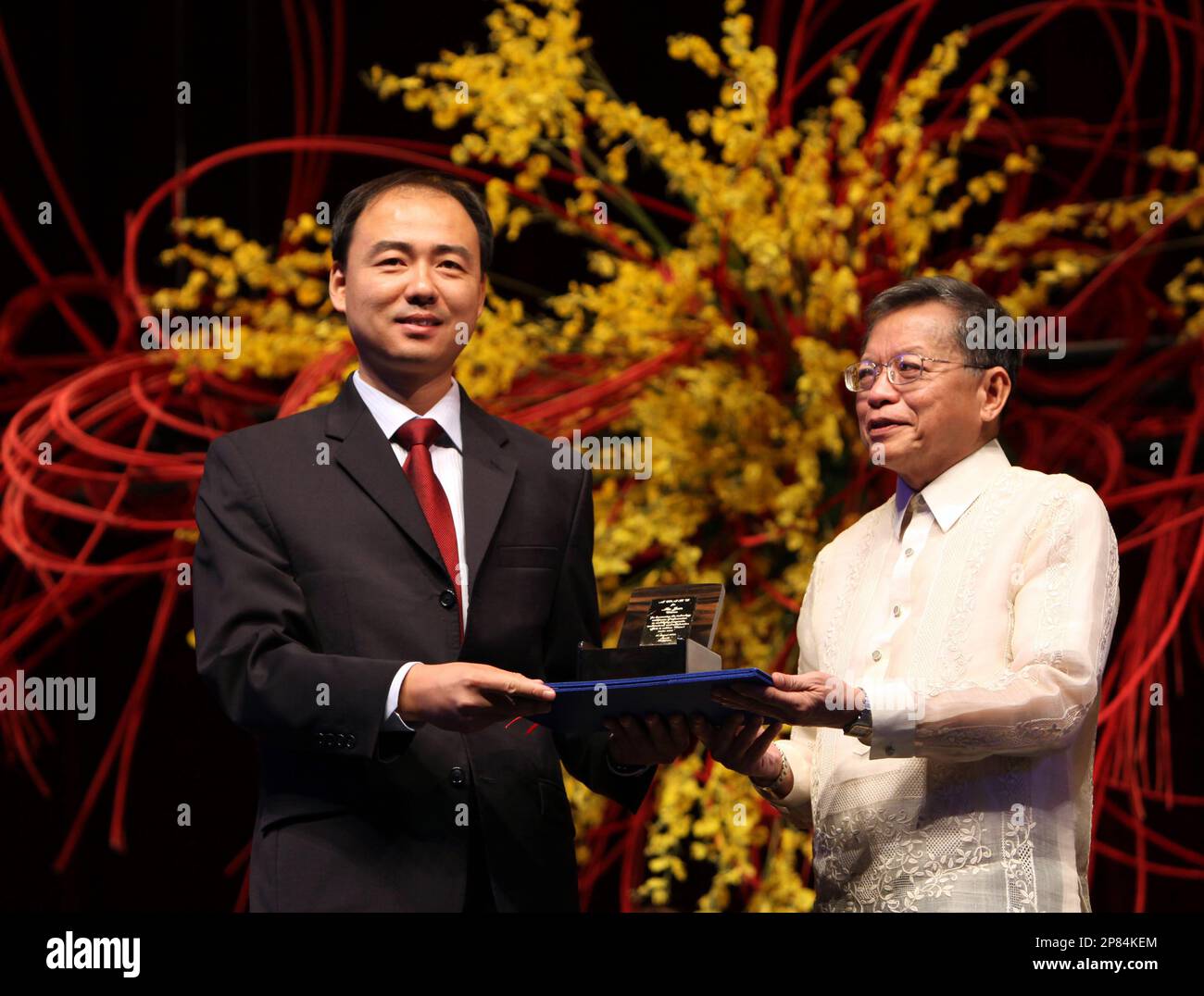 Ma Jun of China, left, a 2009 Ramon Magsaysay awardee, Asia's ...