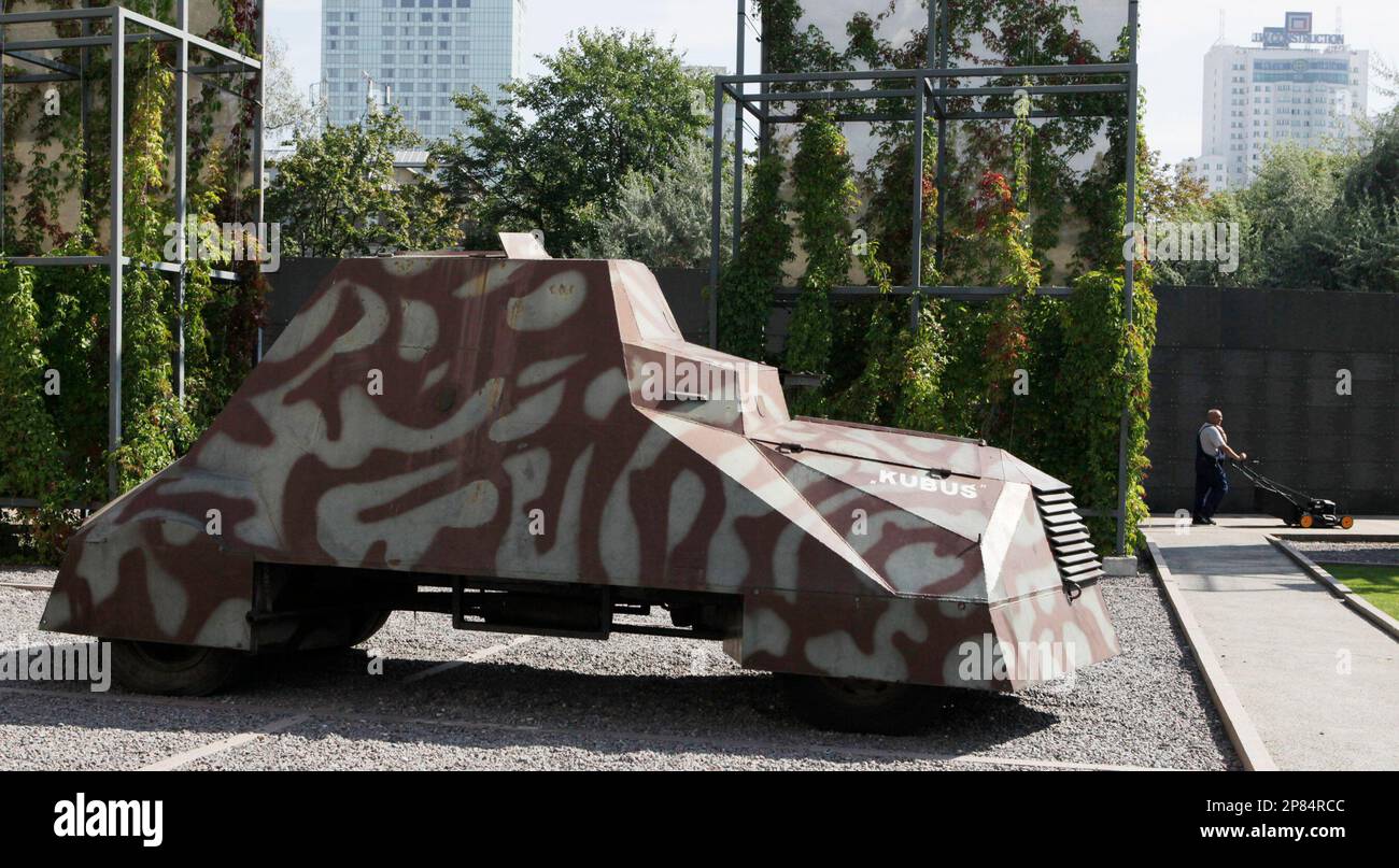 **ADVANCE FOR MONDAY, AUG. 31** In this Aug. 26, 2009 photo, a tank ...