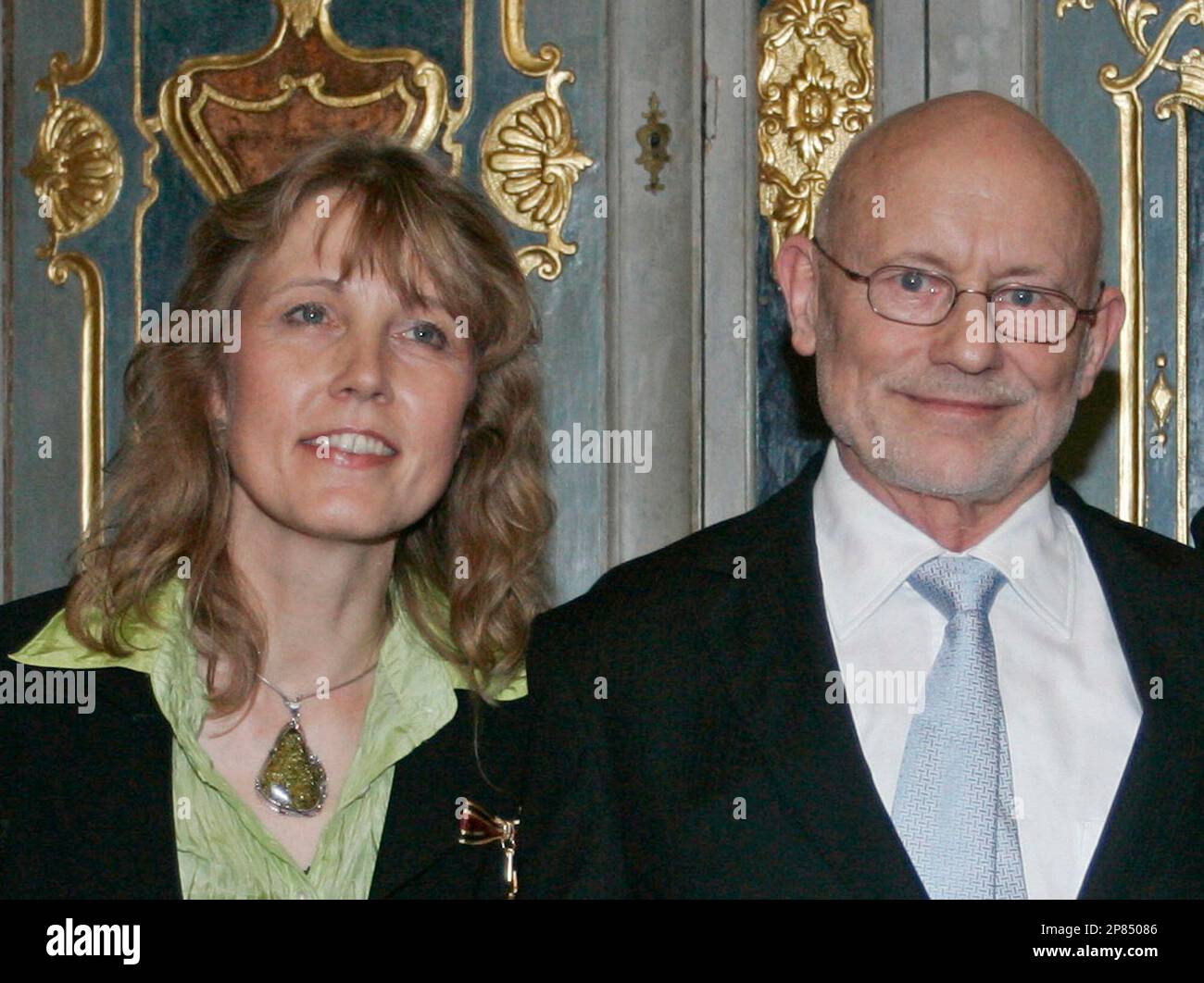 ARCHIV - Der Menschenrechtler Ruediger Nehberg, rechts, und seine ...