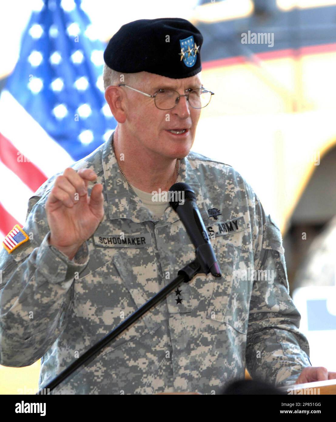 Lt. Gen. Eric Schoomaker, Commanding General of the United States Army ...