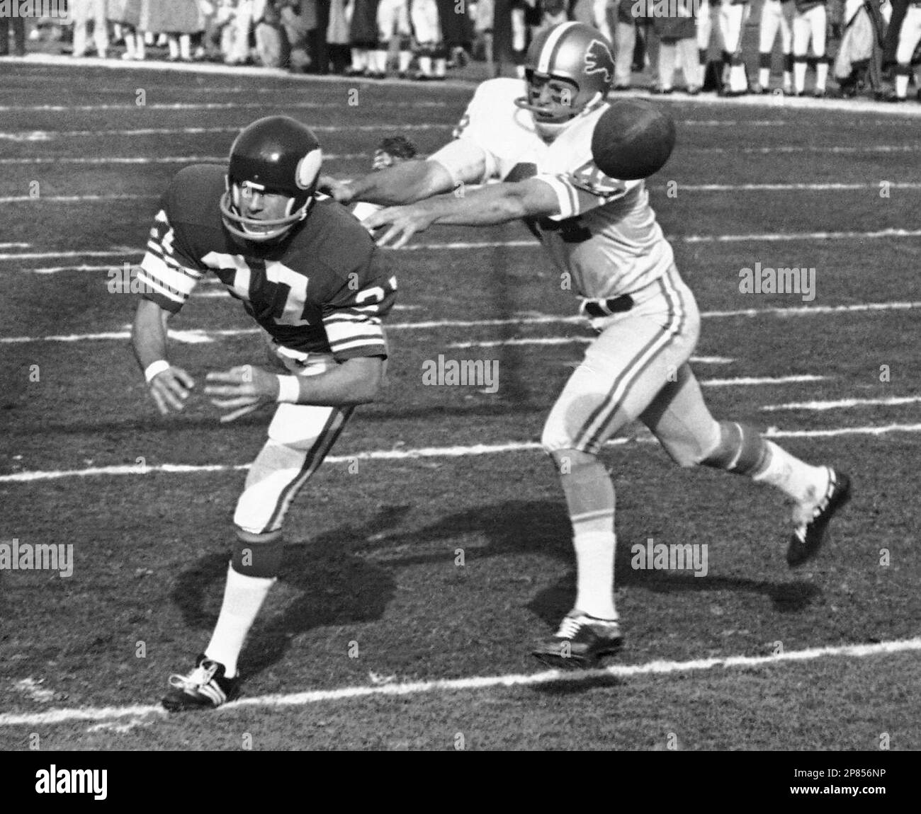 FILE - In this Nov. 15, 1970, file photo, Detroit Lions defensive back ...
