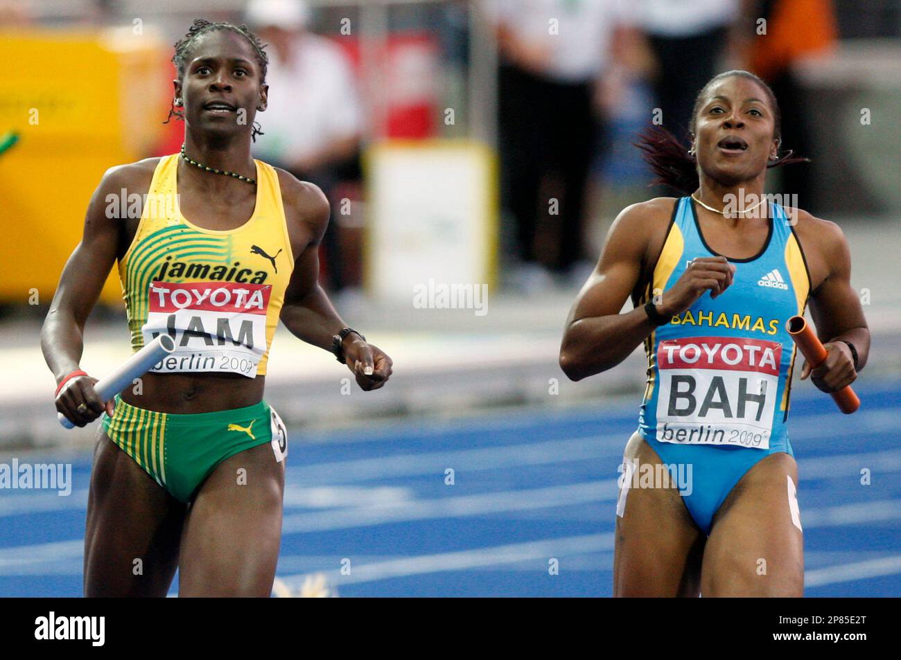 Jamaica's Kerron Stewart, left, and Bahamas' Debbie Ferguson-McKenzie ...