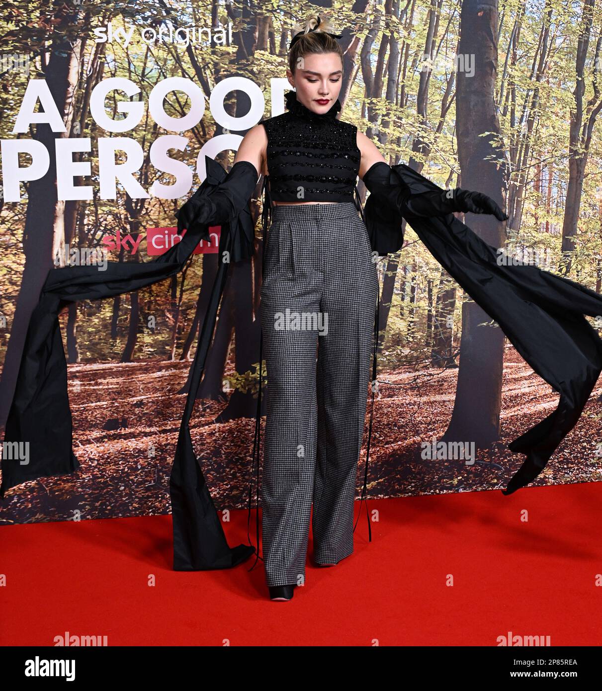 Florence pugh a good person hi-res stock photography and images - Alamy