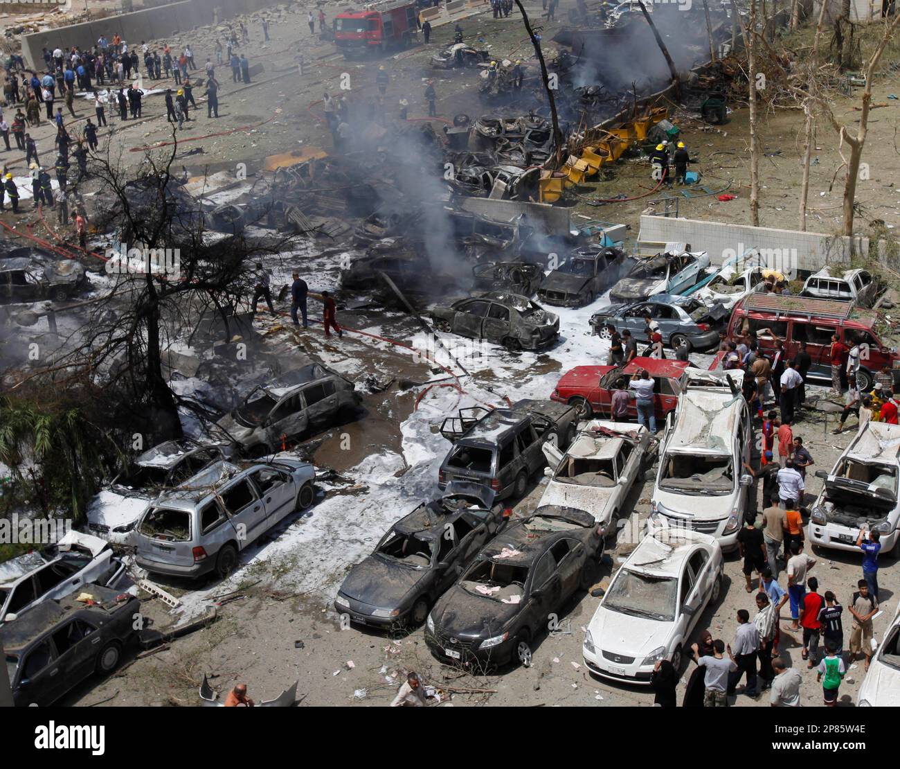Smoke billows near the Iraqi Foreign Ministry after a massive bomb ...