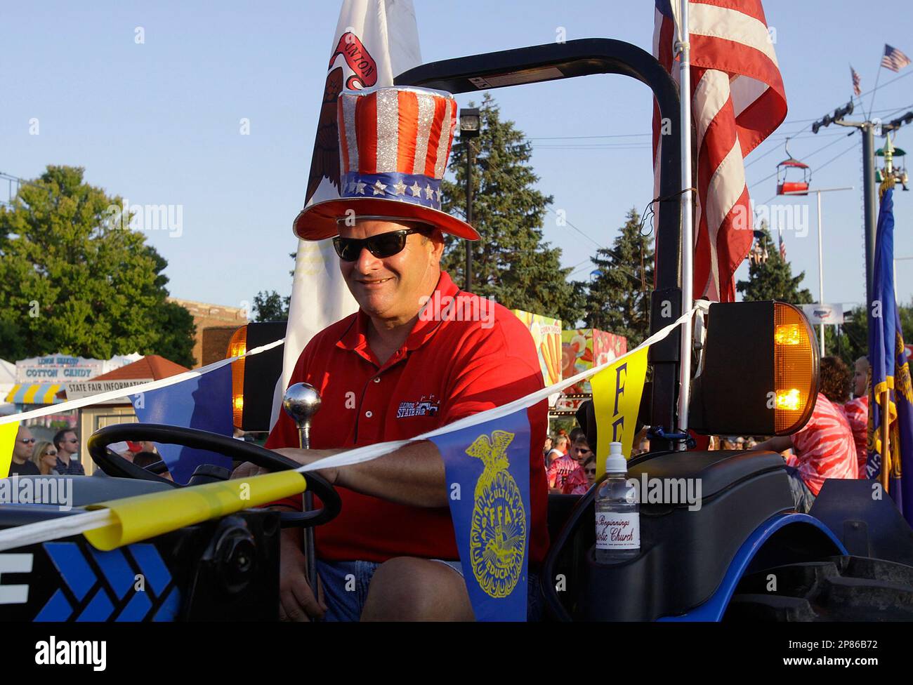 Illinois Director of Agriculture Tom Jennings acknowledges applauds ...
