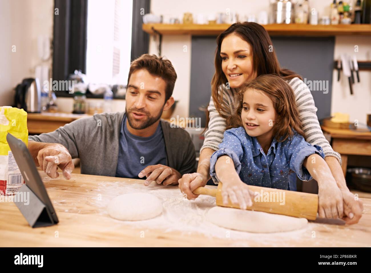 Male following recipe hi-res stock photography and images - Alamy