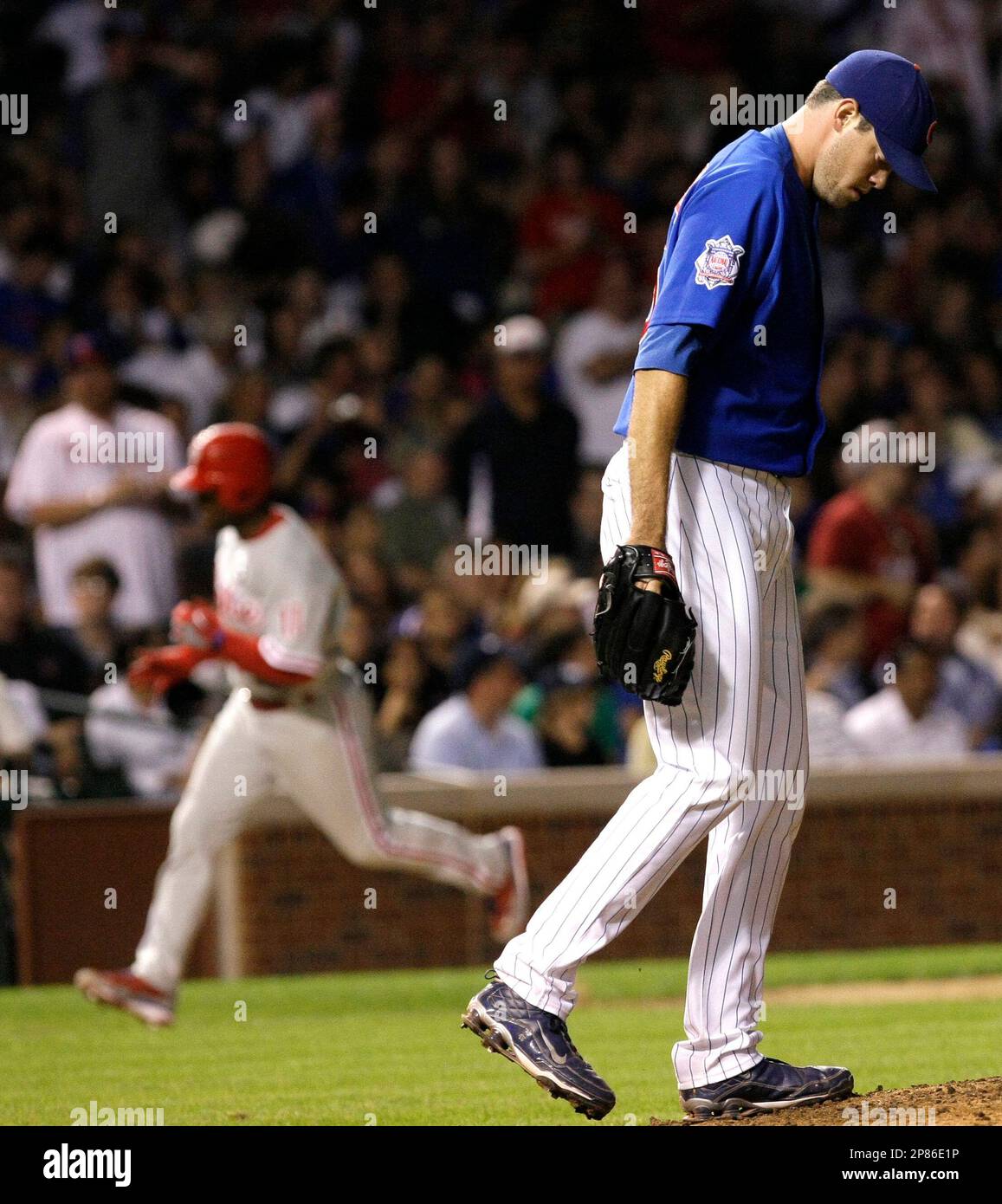 Chicago Cubs relief pitcher Sean Marshall, right, returns to the mound ...