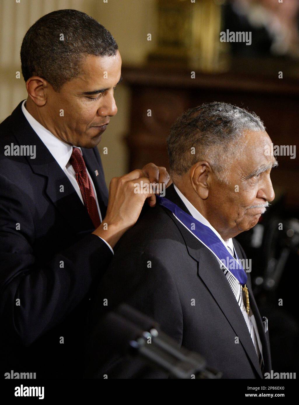 President Barack Obama places the 2009 Medal of Freedom around the neck ...