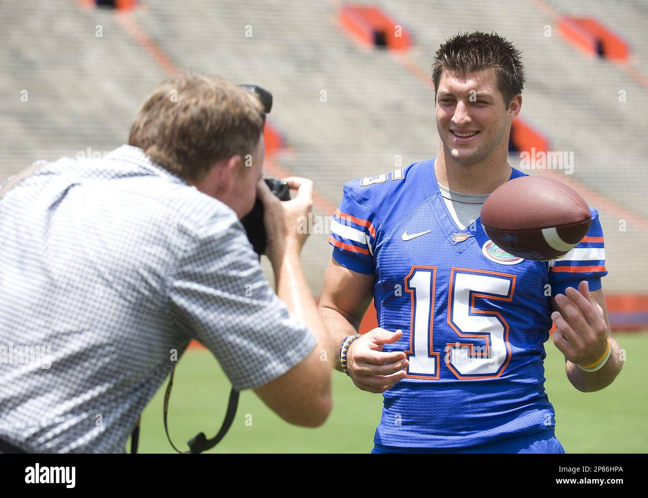 A photographer takes photos of Florida quarterback Tim Tebow as he ...