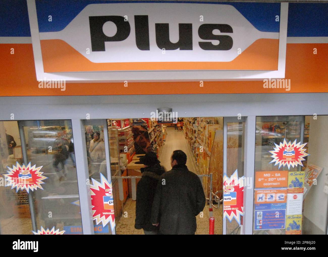 ARCHIV - Eine Filiale des Discounters Plus, fotografiert am 16 ...