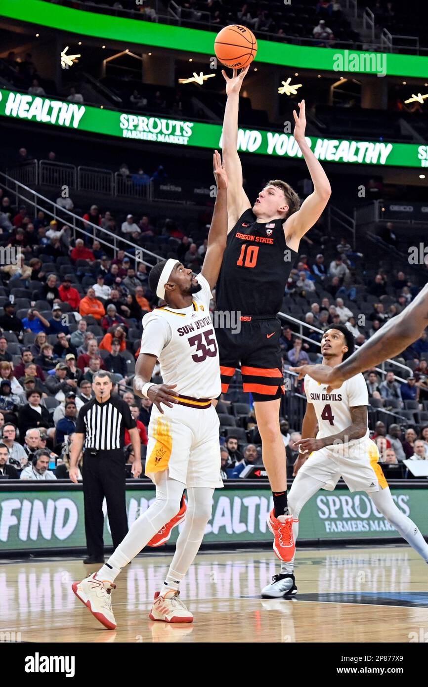 Oregon State forward Tyler Bilodeau (10) shoot against Arizona State ...