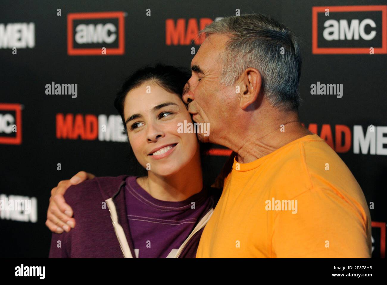 Actress/comedienne Sarah Silverman gets a kiss from her father Donald ...