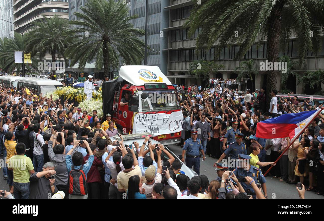 The funeral motorcade for former Philippine President Corazon Aquino ...