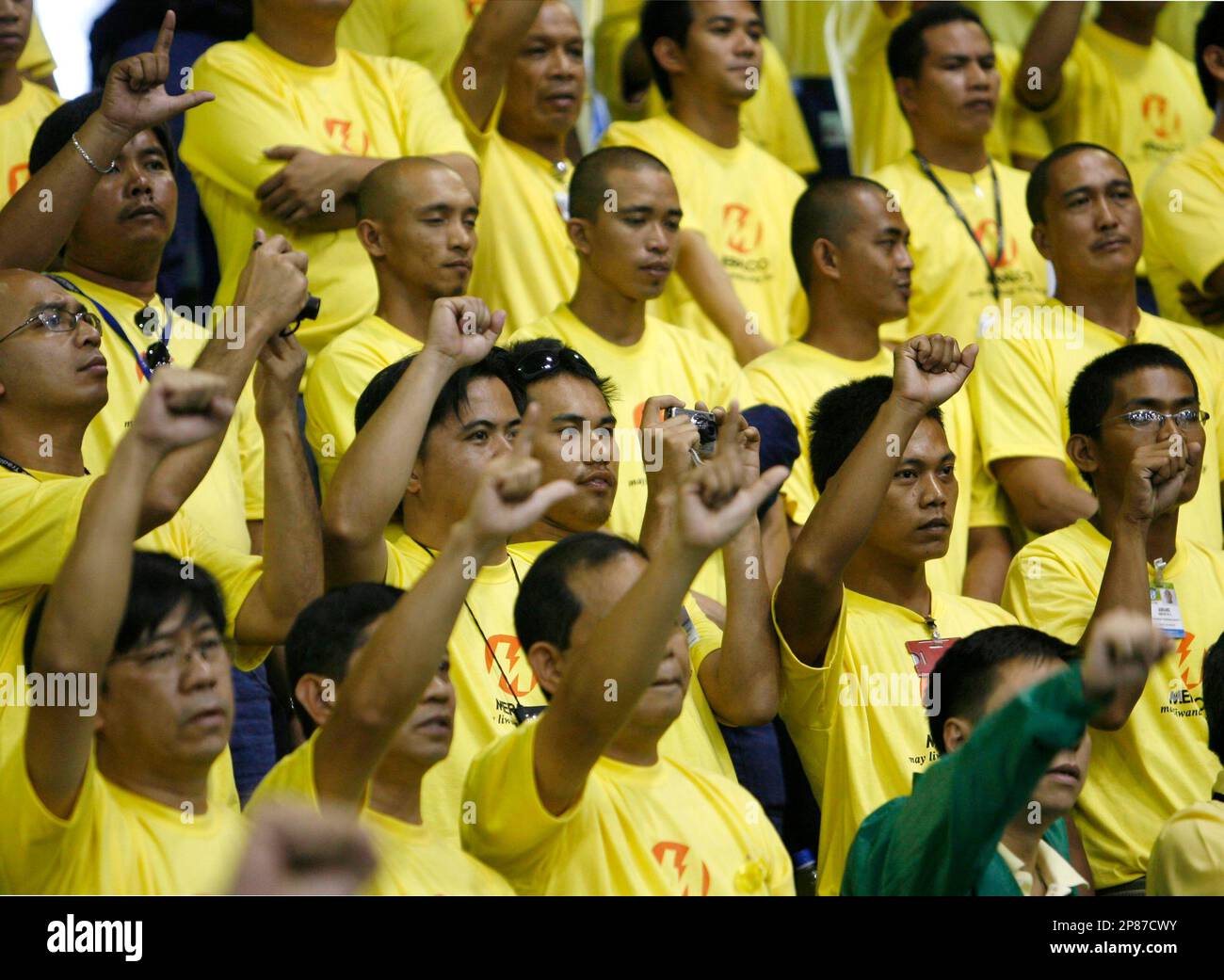 Filipino supporters of the late Philippine President Corazon Aquino ...