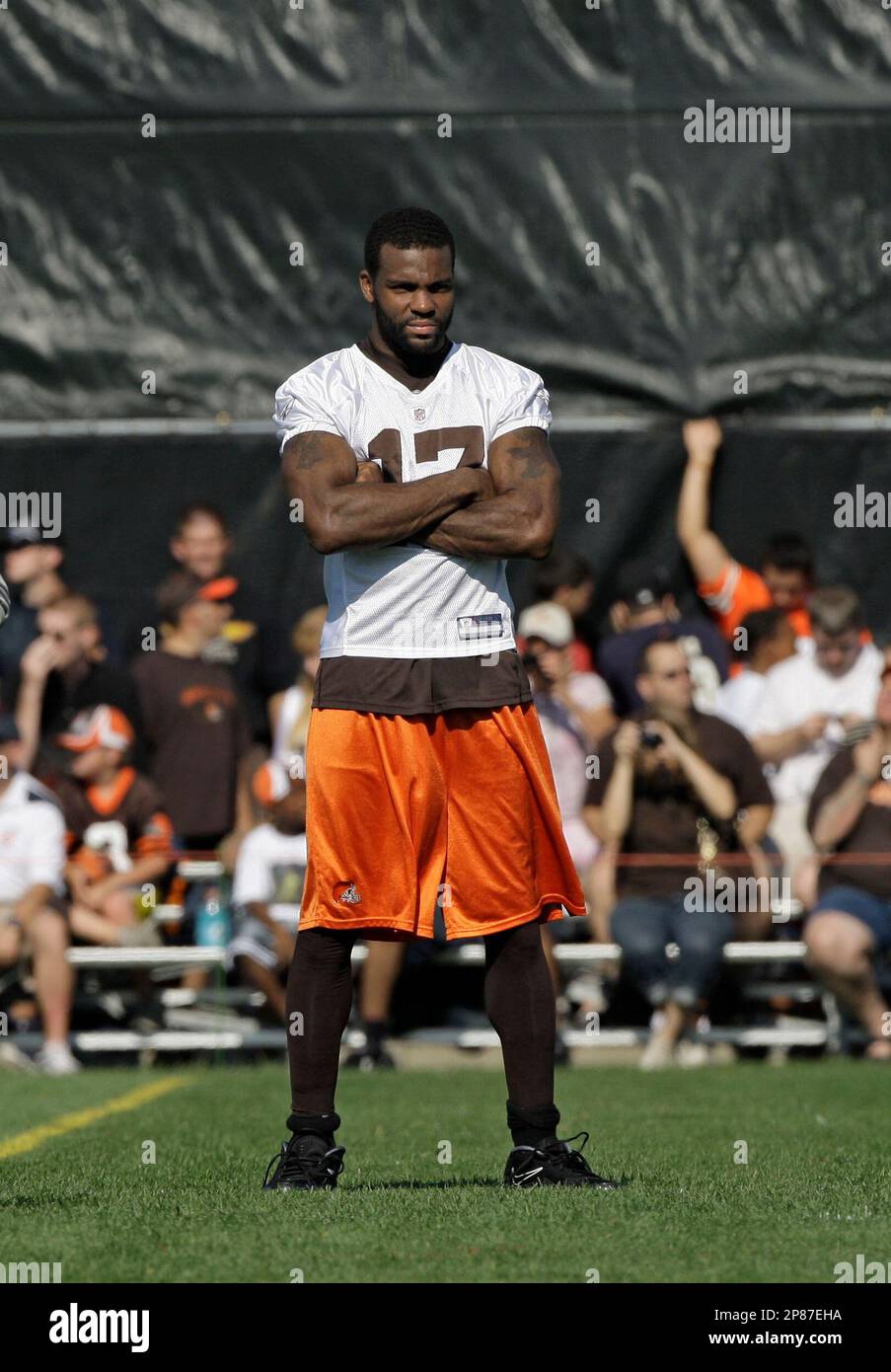 Cleveland Browns wide receiver Braylon Edwards watches practice from ...