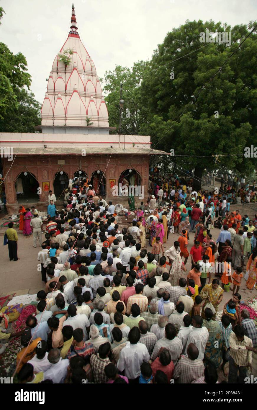 Hindu devotees throng a temple to offer prayers during the annual Hindu ...