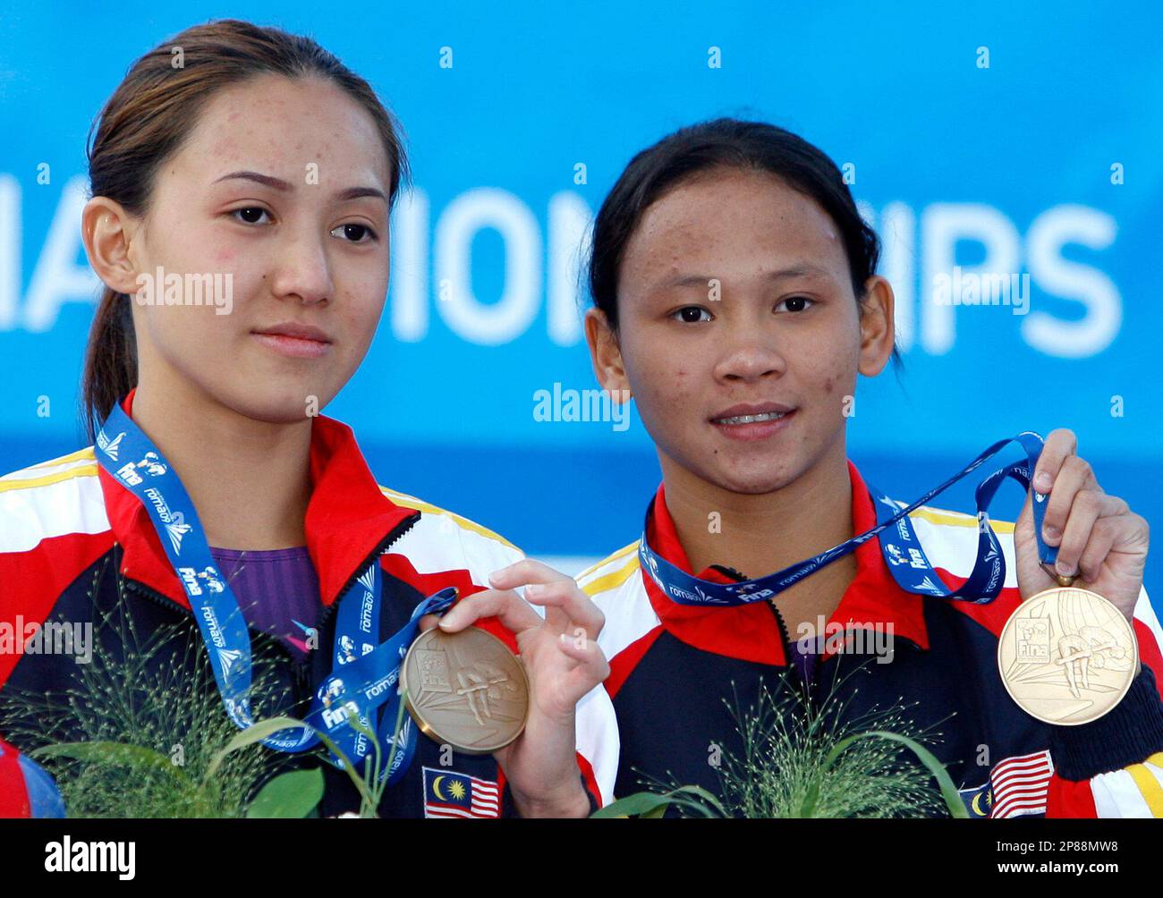 Malaysia's Mun Yee Leong and Pandelela Rinong Pamg show their bronze ...
