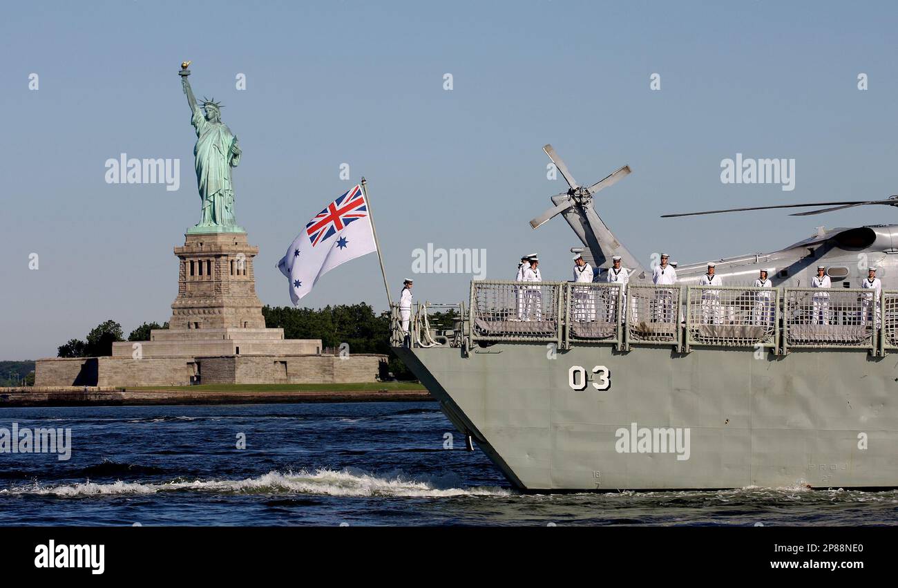 The Australian naval frigate HMAS Sydney passes by the Statue of ...