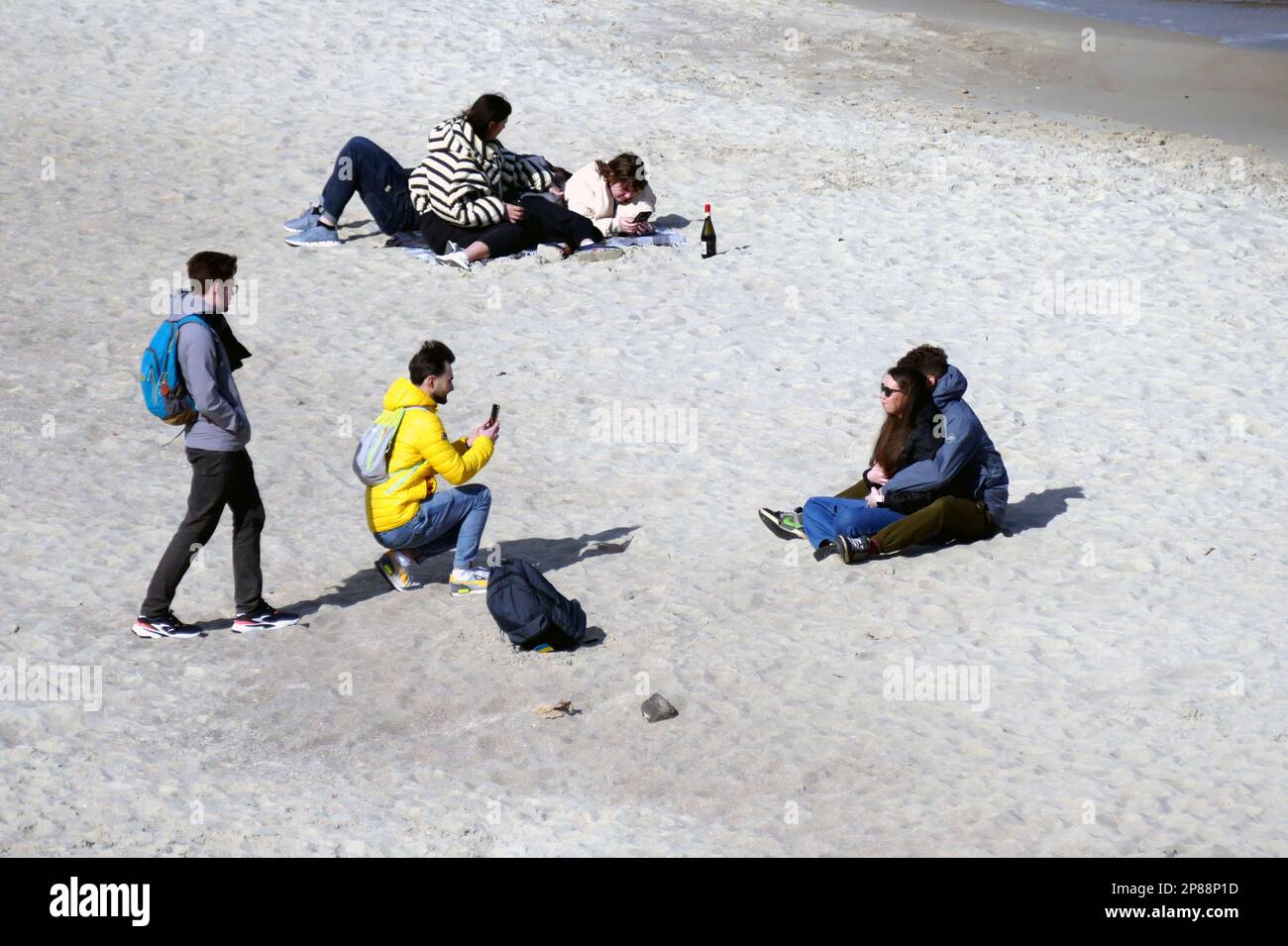 Non Exclusive: ODESA, UKRAINE - MARCH 8, 2023 - People go to the beach ...