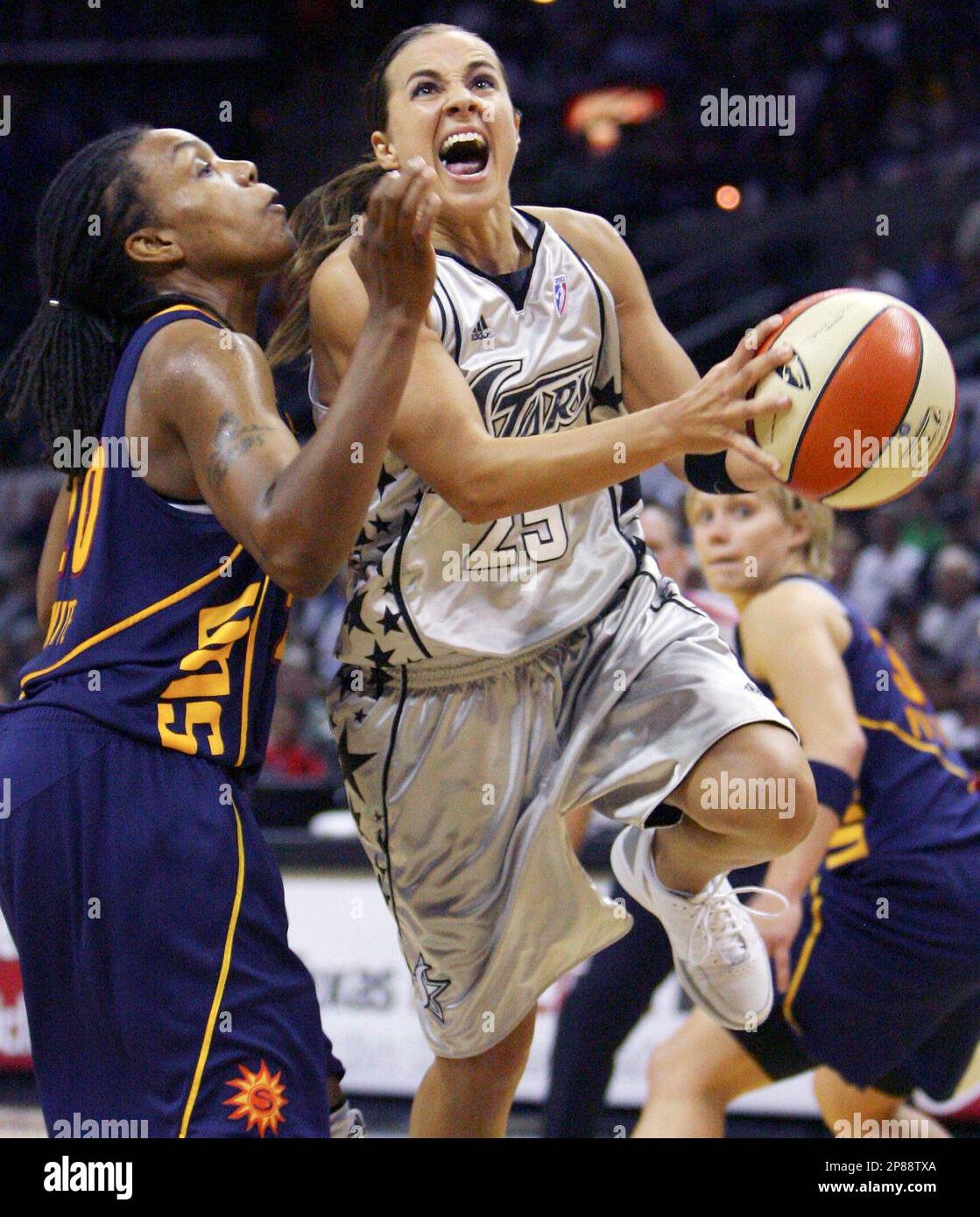 San Antonio Silver Stars' Becky Hammon shoots around Connecticut Sun's ...