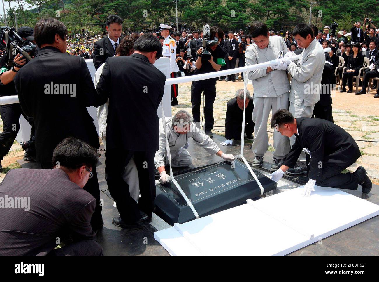 Late South Korean President Roh Moo-hyun's ashes are laid during a ...