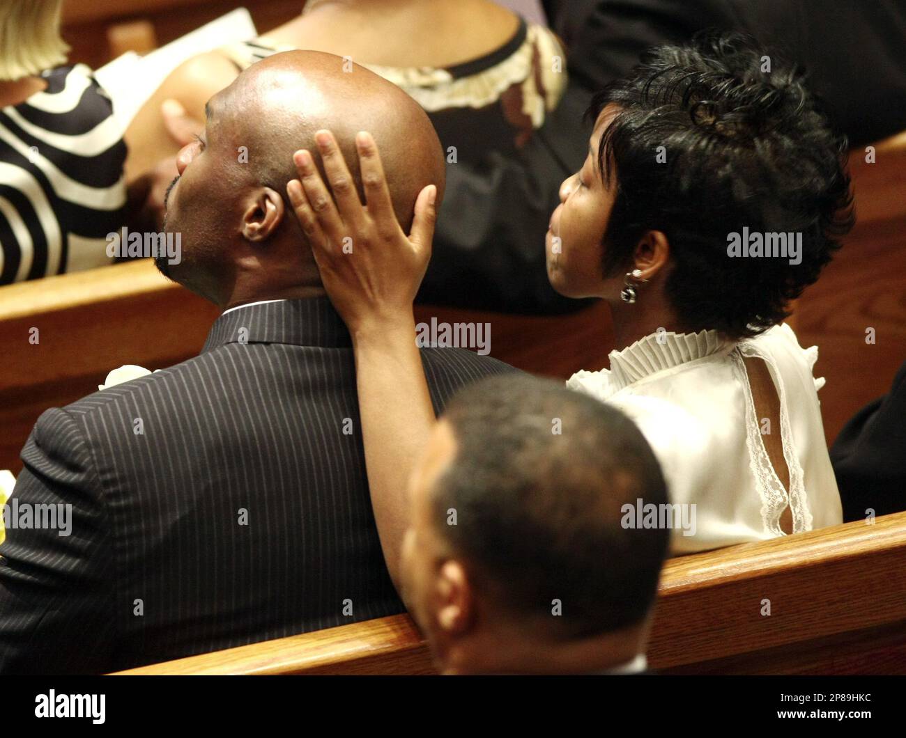 Baltimore Ravens wide receiver Derrick Mason, left, is consoled by his ...