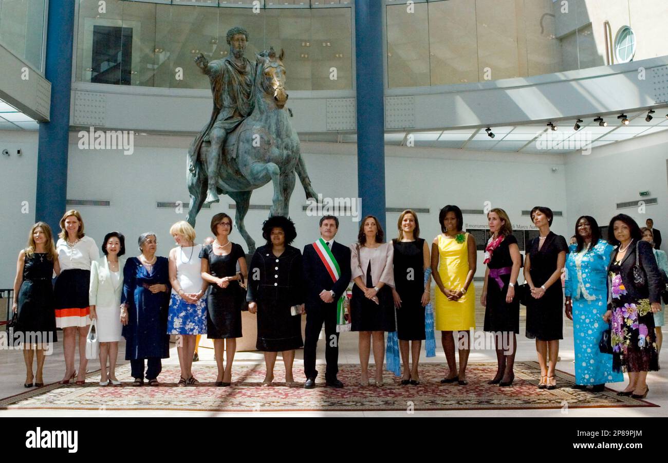 From left, Maria Margarita Barroso, wife of EU Commission President ...