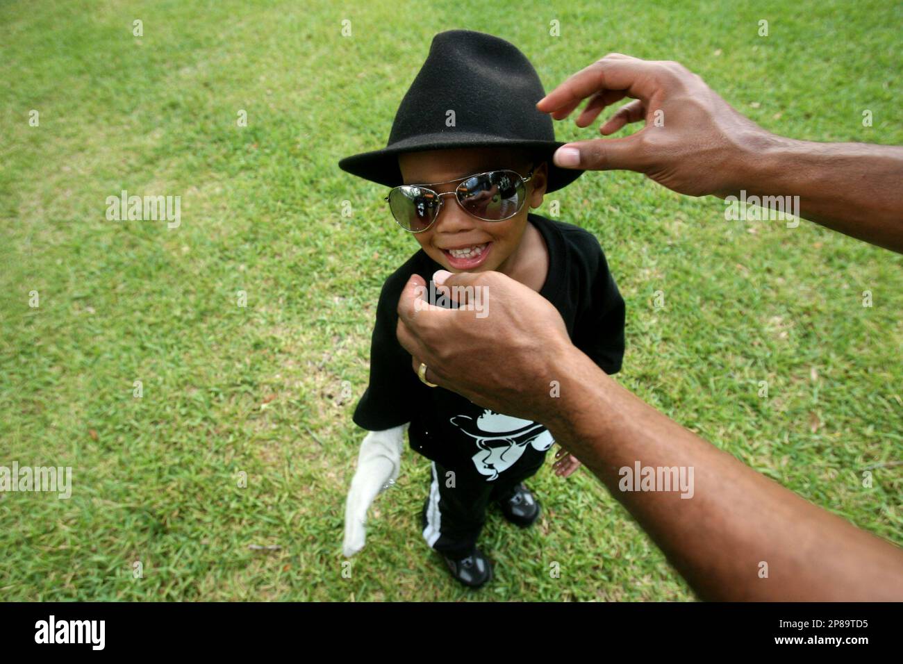 Four year-old Sharod Anderson dons the iconic garb of Michael Jackson ...