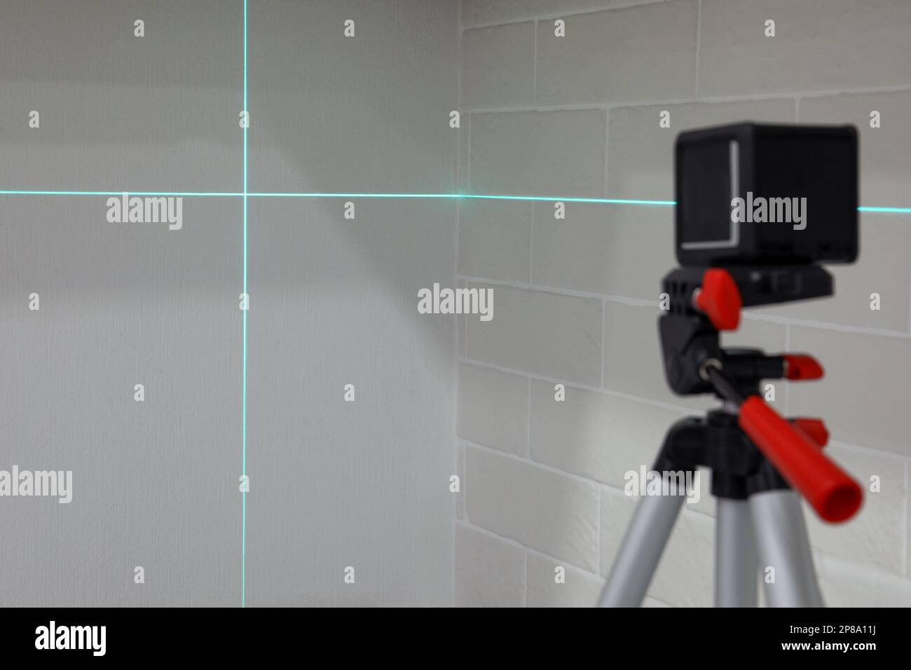 Cross lines of laser level on white walls Stock Photo - Alamy