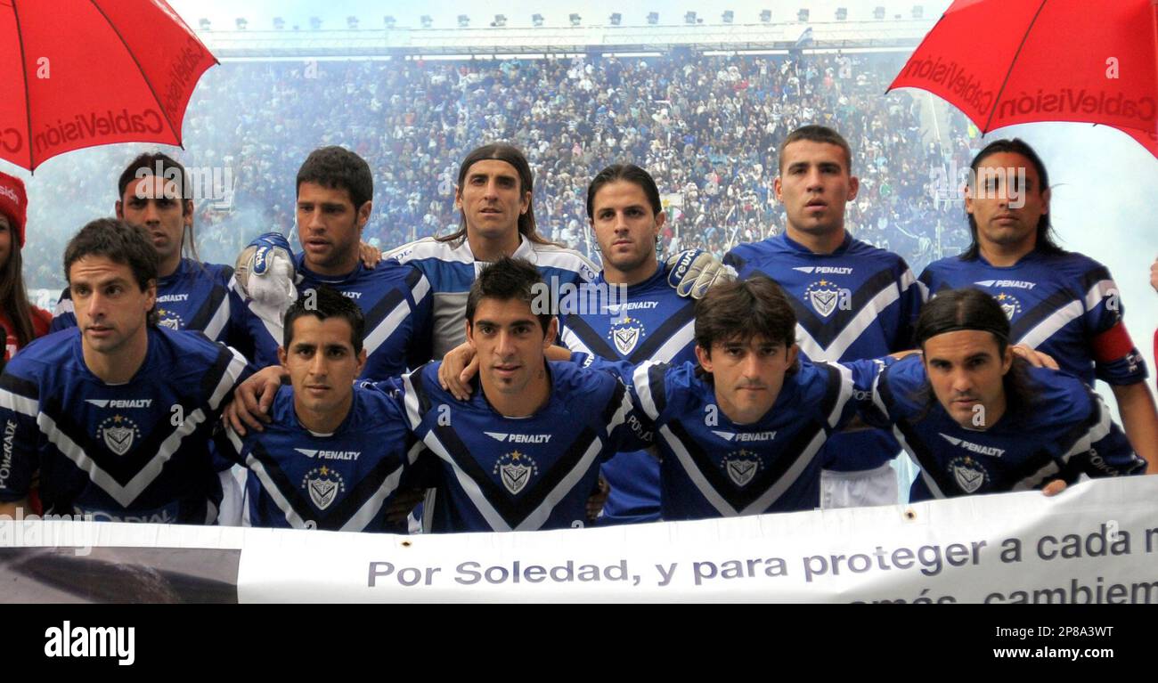 Velez Sarsfield players posses for photographers prior to the ...