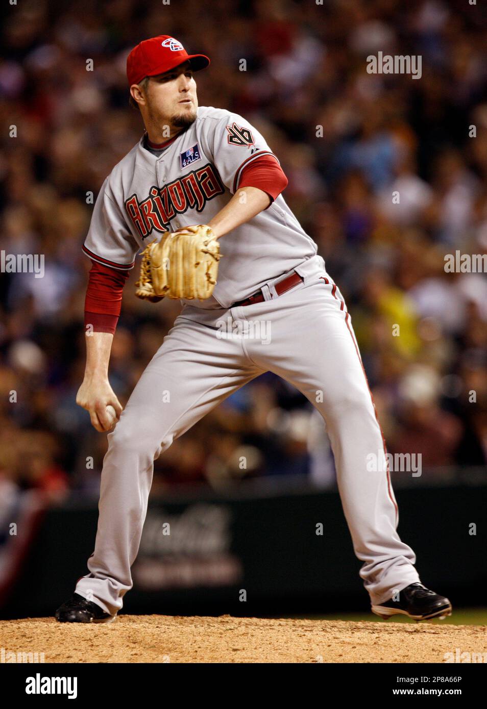 Arizona Diamondbacks relief pitcher Chad Qualls works against the ...