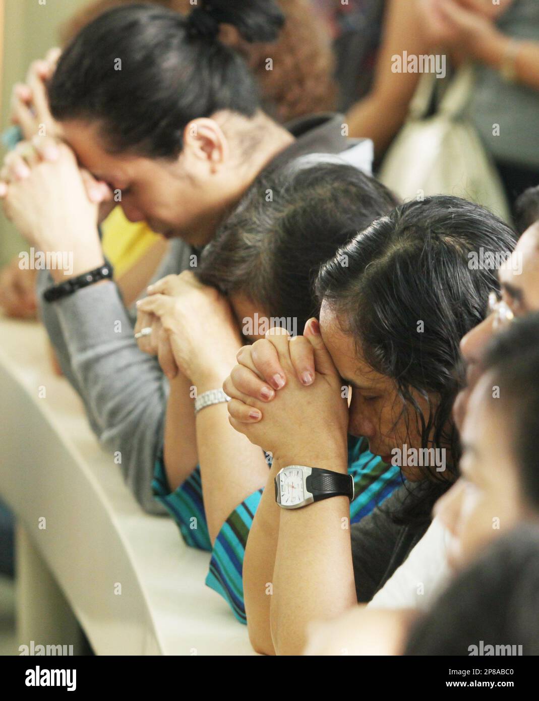 Devotees and supporters of former Philippine President Corazon "Cory ...