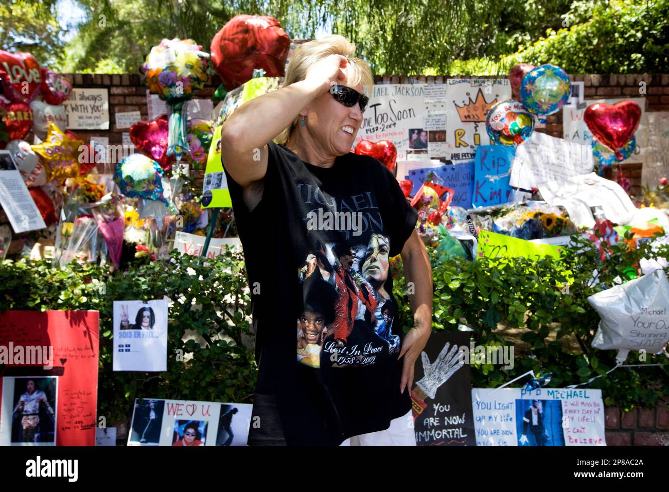 Nancy Balcorta dances in front of a makeshift memorial for the late pop ...