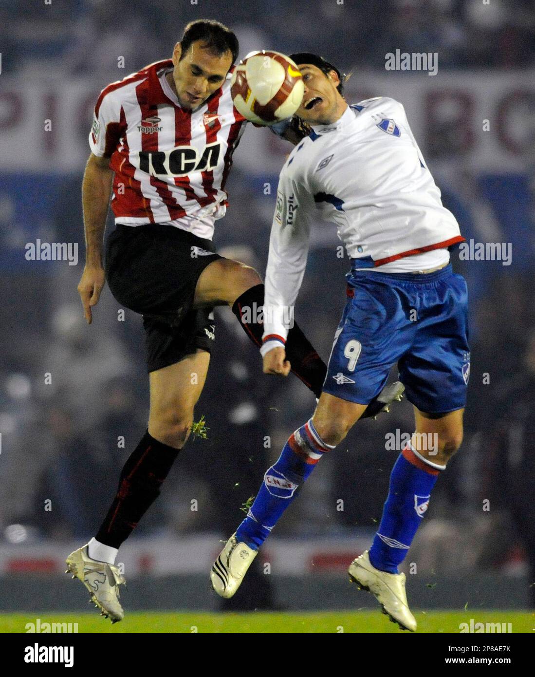 Argentina's Estudiantes de la Plata's Leandro Desabato, left, fights ...