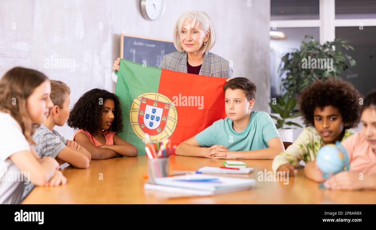 Children portugal activity hi-res stock photography and images - Alamy