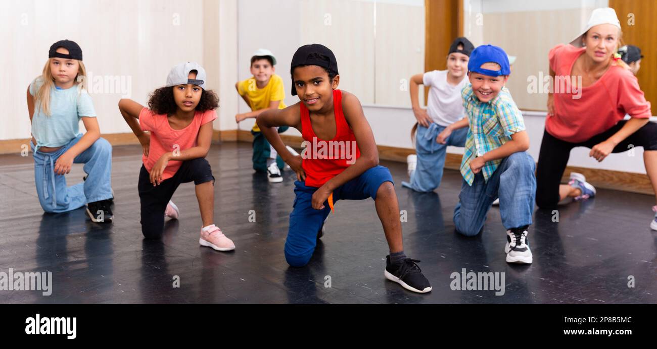 Kids training hip hop in dance studio Stock Photo - Alamy