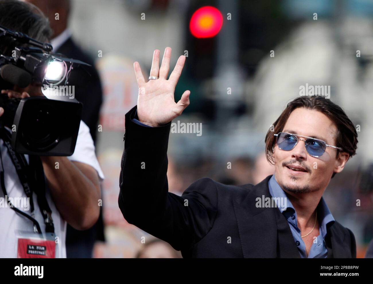 Cast member Johnny Depp arrives at the premiere of "Public Enemies" in ...